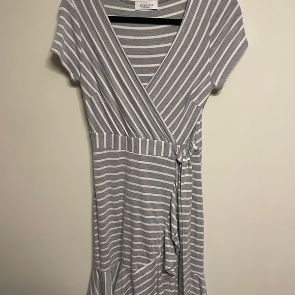 Gilli | Dresses | Gilli Charcoal And White Striped Midi Dress Size ...